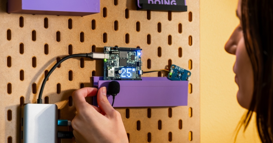 Arduino® UNO Q - MR Digital - Education